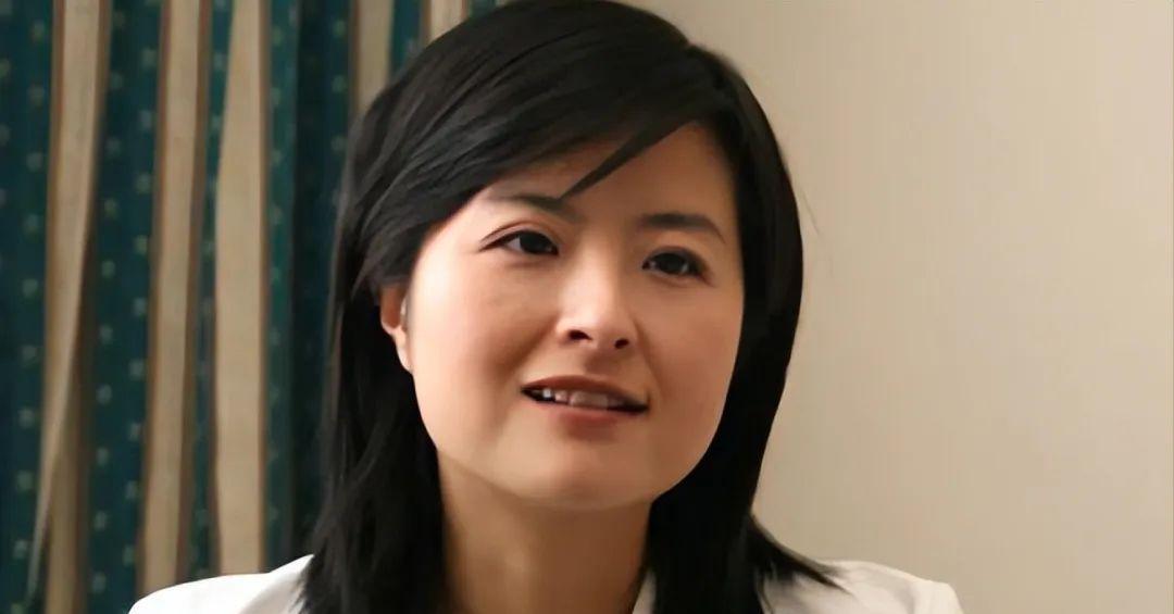 She used to be the "First Sister of CCTV", but she chose to leave her job when she was popular ...