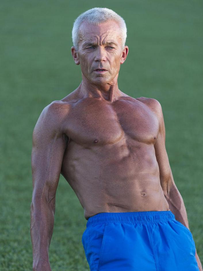 When do men start to age - iNEWS