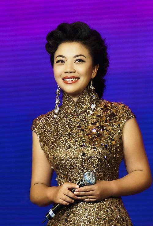 Zhang Ye: Known as a famous singer, there are tears behind her fame ...