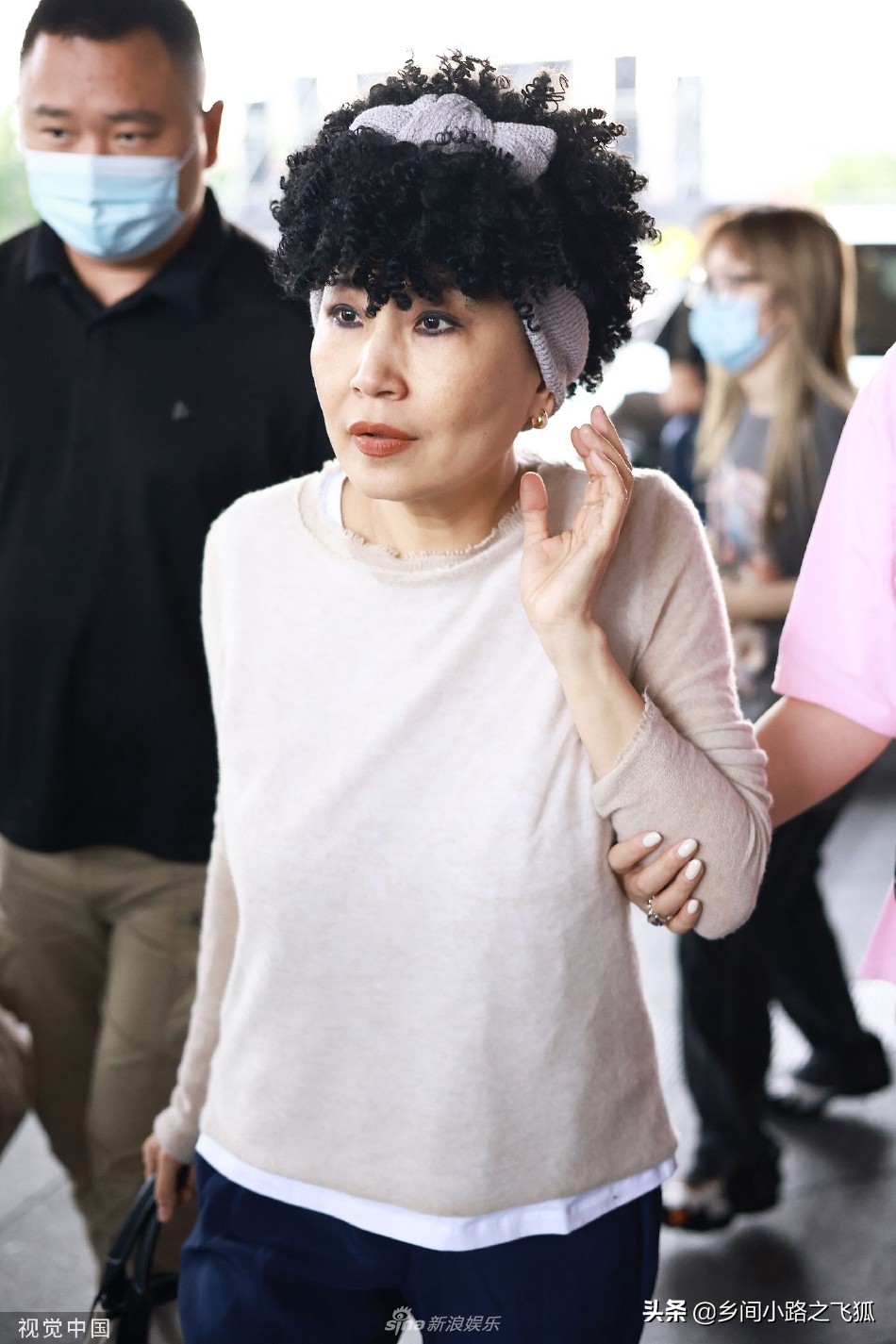 Zhang Qiang went to the recording of "Riding the Wind and Waves" with ...