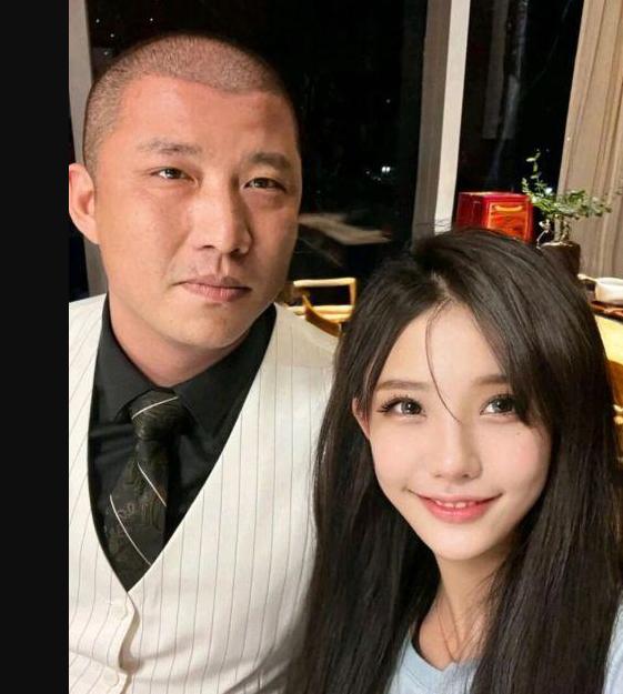 Chen Sicheng had a dinner with the Internet celebrity two donkeys, took ...