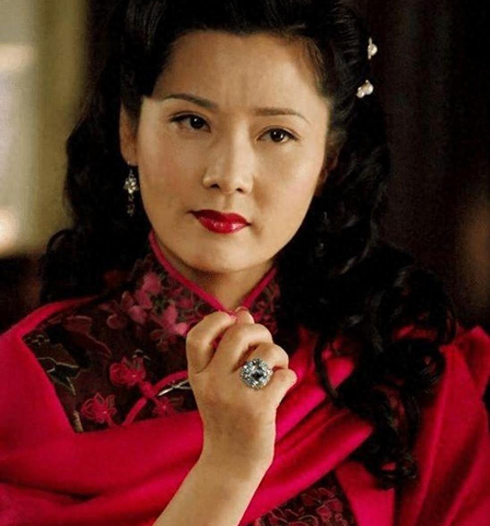 Chen Baoguo revealed: When taking pictures of the gate of the mansion, He Saifei didn't care ...