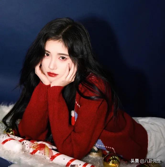 Actress Qi Suns Christmas Photo: Qin Lanxiu Slender Waist, Song Zuer is ...