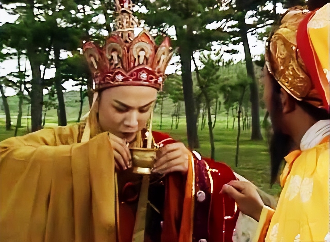 Tang Seng's final burial place, the two disciples are still with him ...