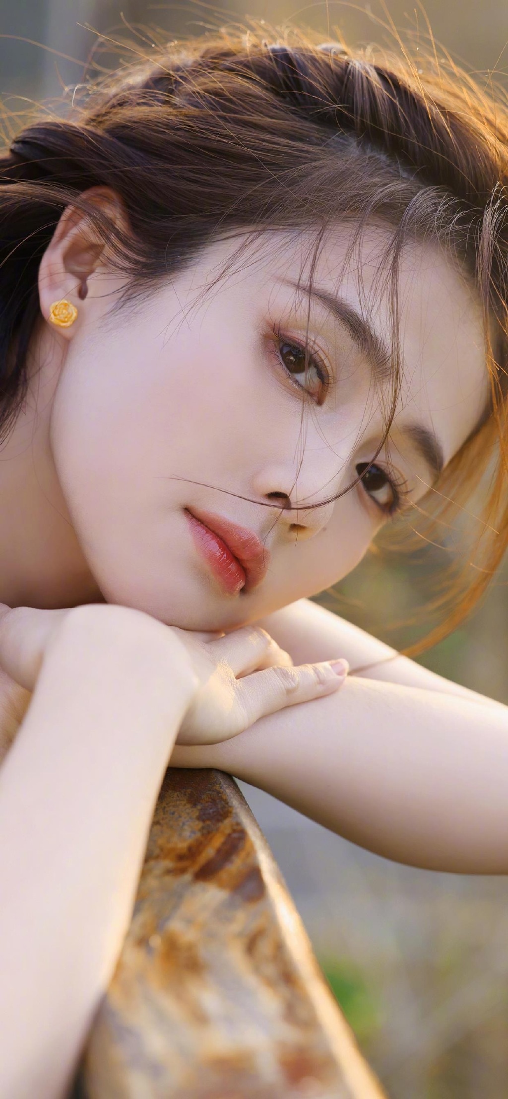 A set of beautiful girl white deer lock screen wallpaper - iNEWS