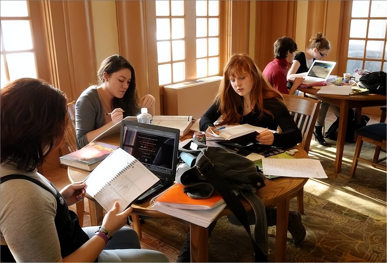 New US study: Poor children will earn more if they make friends with ...