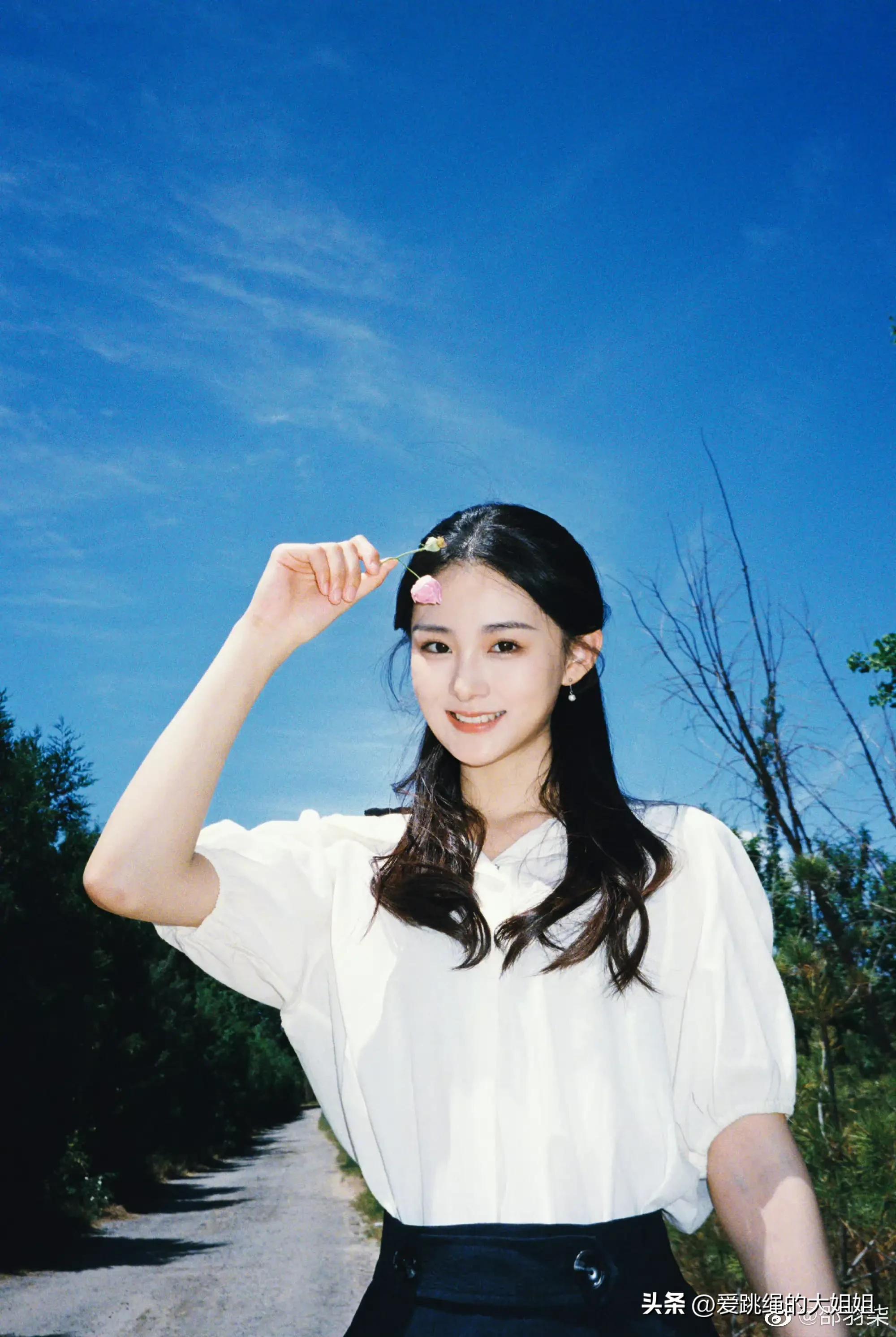 The most beautiful stewardess Li Yuheng, and the newcomer Shao Yuqi is ...