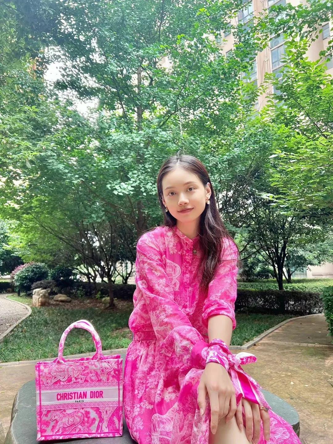 Sun Yihan's beautiful picture - iNEWS