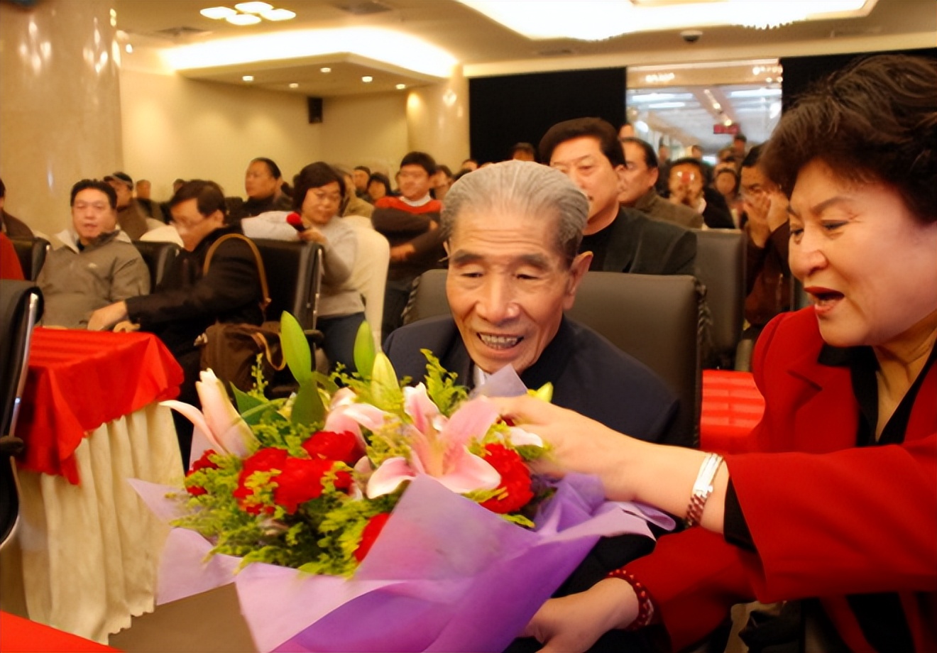 At the age of 81, Li Wenhua was apprenticed to Ma Sanli by carrying an ...