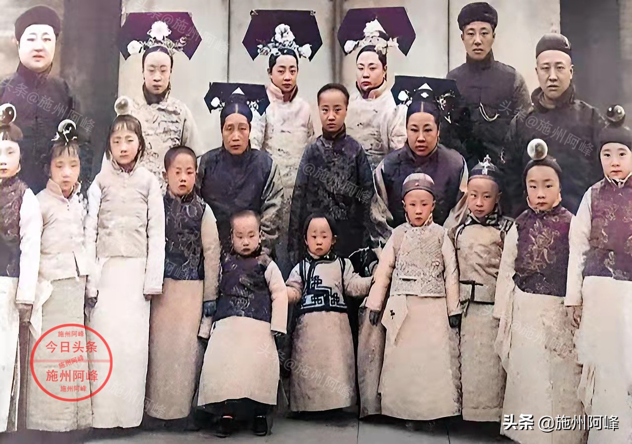 Old photos: a group photo of Empress Dowager Cixi and Empress Longyu ...