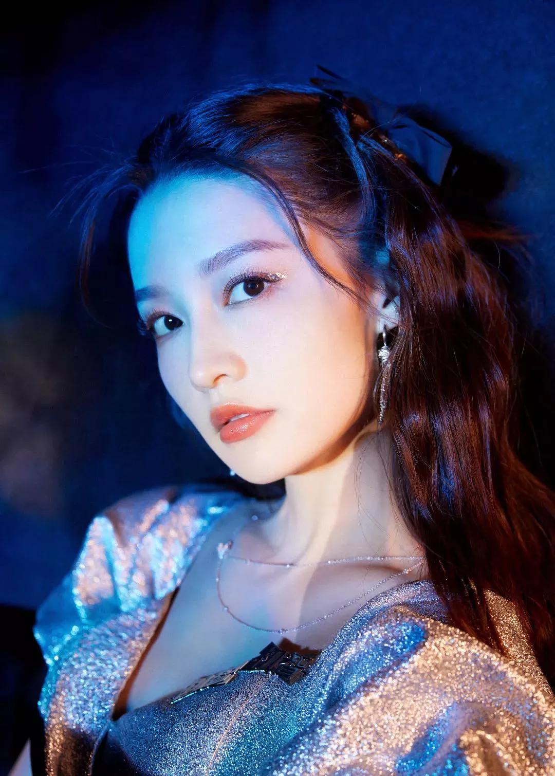Li Qin's beautiful pictures - iNEWS