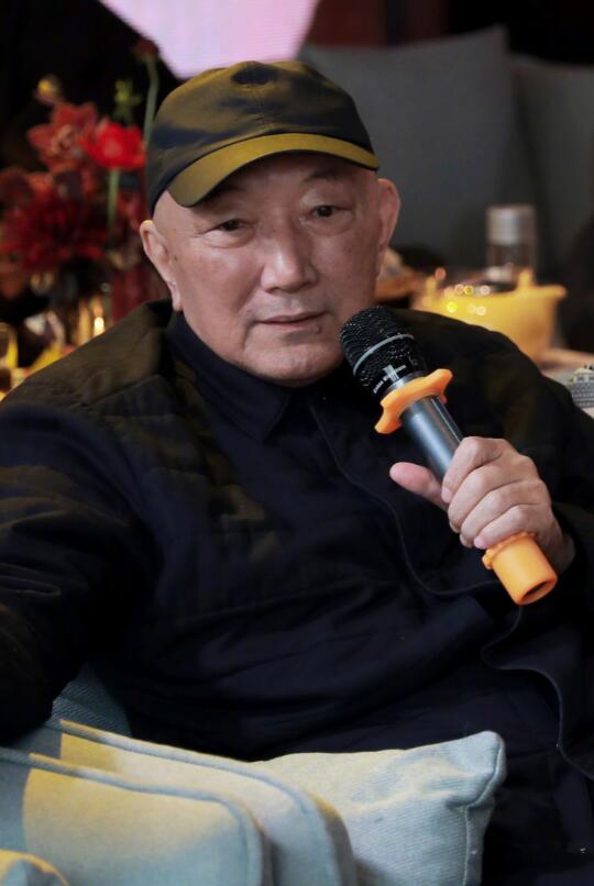 One month after director He Ping passed away, Feng Xiaogang, Chen ...