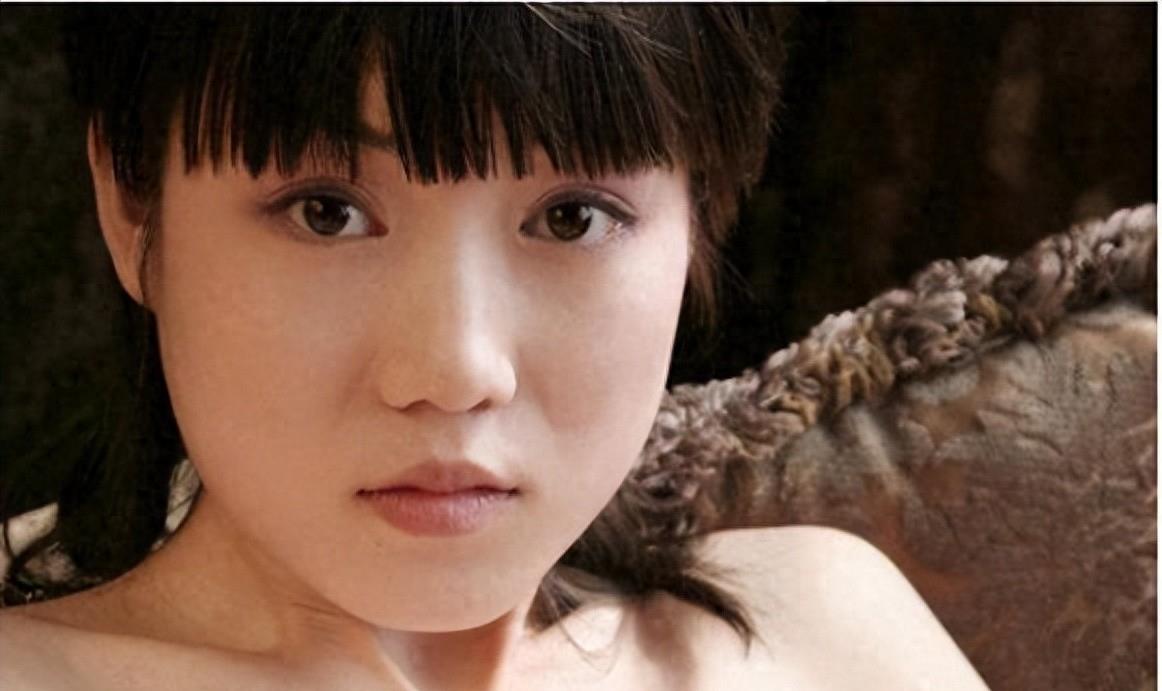 Model Zhang Xiaoyu became popular through photo shoots and is still single at the age of nearly ...