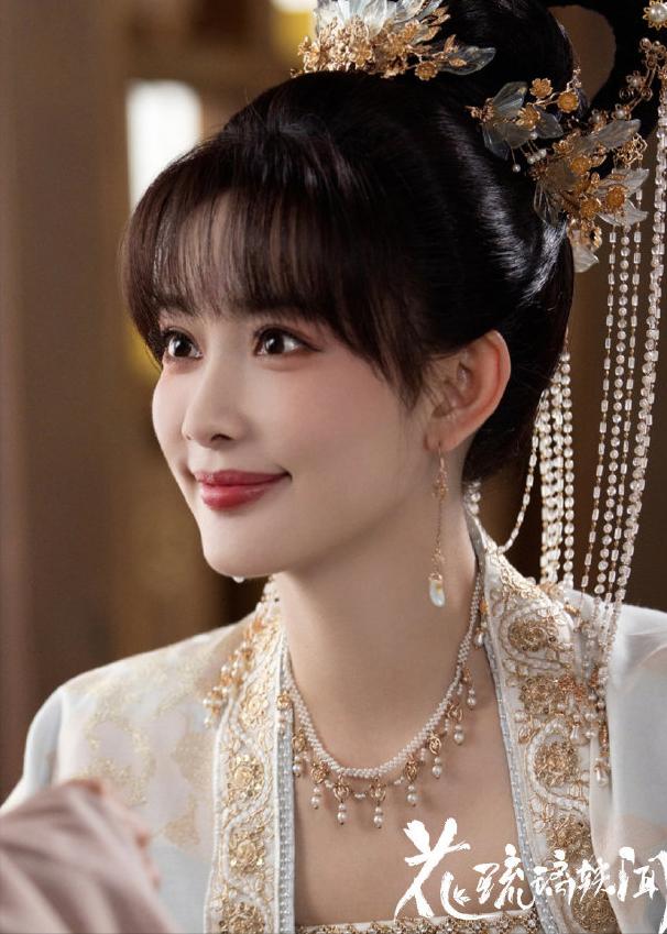 Liu Yihan transforms the peony fairy into Bai Yueguang, and at the age ...