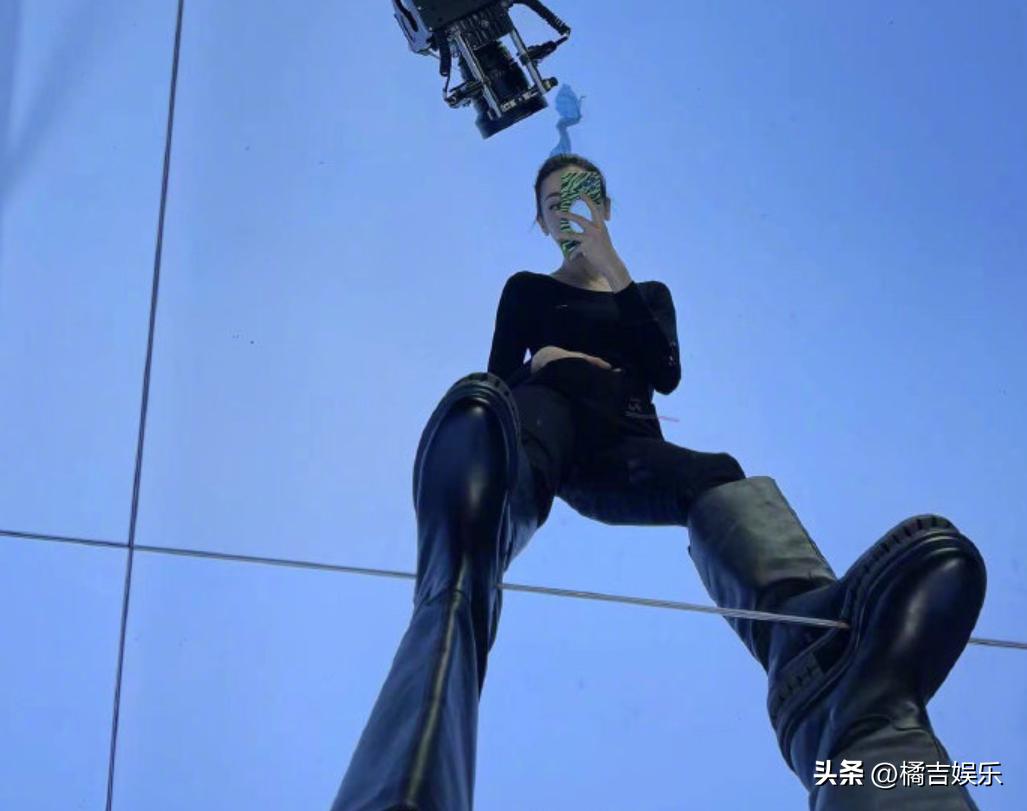 Di Ali Gerba is in a new autumn pose, cool in autumn!Remind everyone to ...