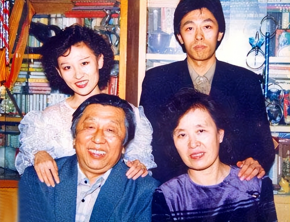 Yan Su's son Yan Yu: Married at the age of 43 and married a sweet wife ...