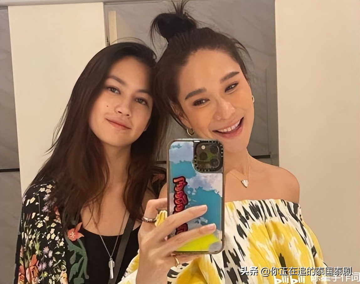 Thai Queen Ploy Chermarn shows hot body on the seaside: she is exposed ...