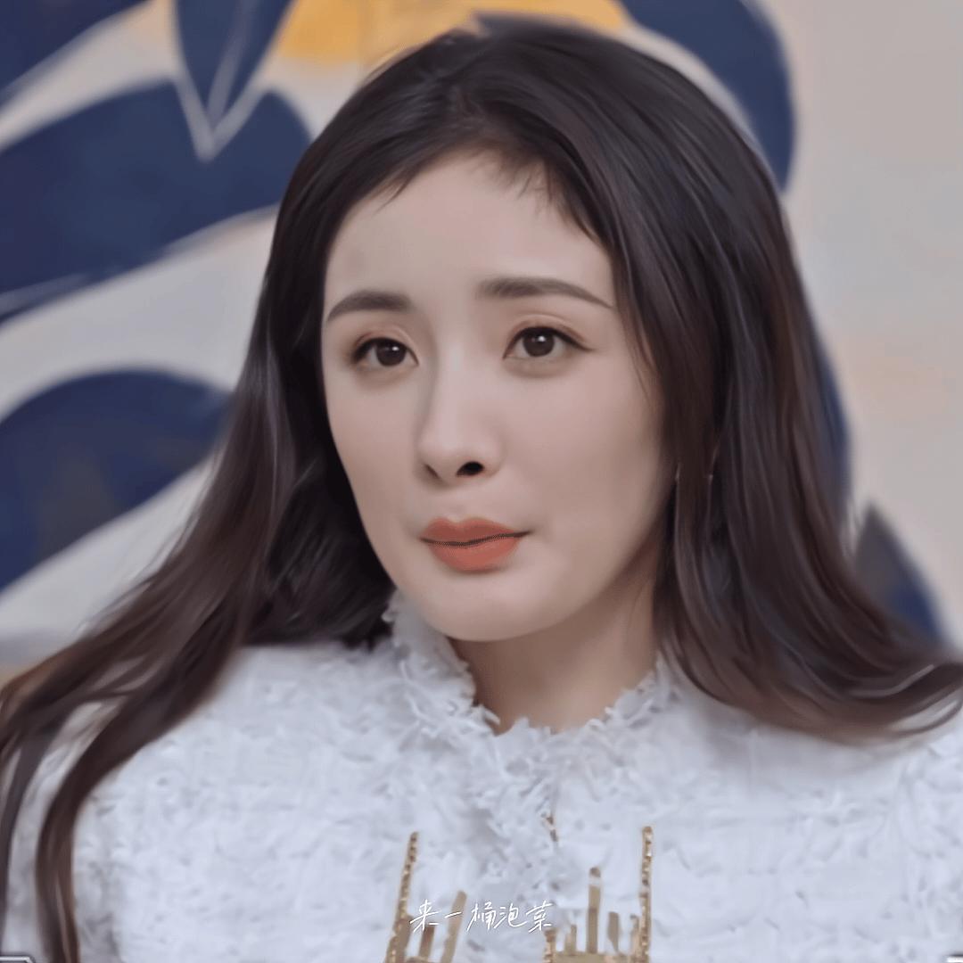 Yang Mi's lanugo bangs make her appearance soar, is it straight hair ...