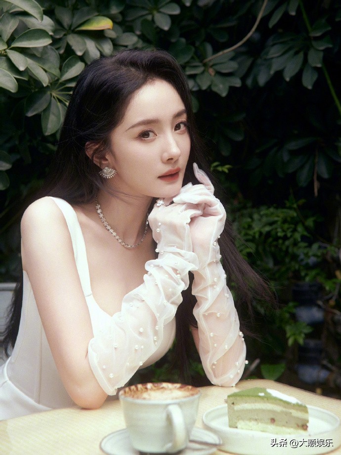 Yang Mi finally went to Hong Kong to visit her daughter. Can Xiao Nuomi ...