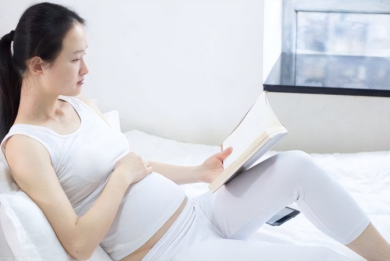 What are the characteristics of women with "strong" fertility, and how ...