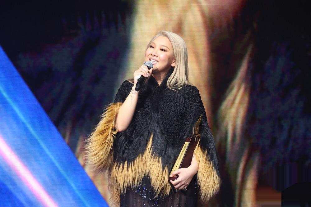 It is said that 35-year-old Zheng Xinyi inherited the fat sister's 60 ...