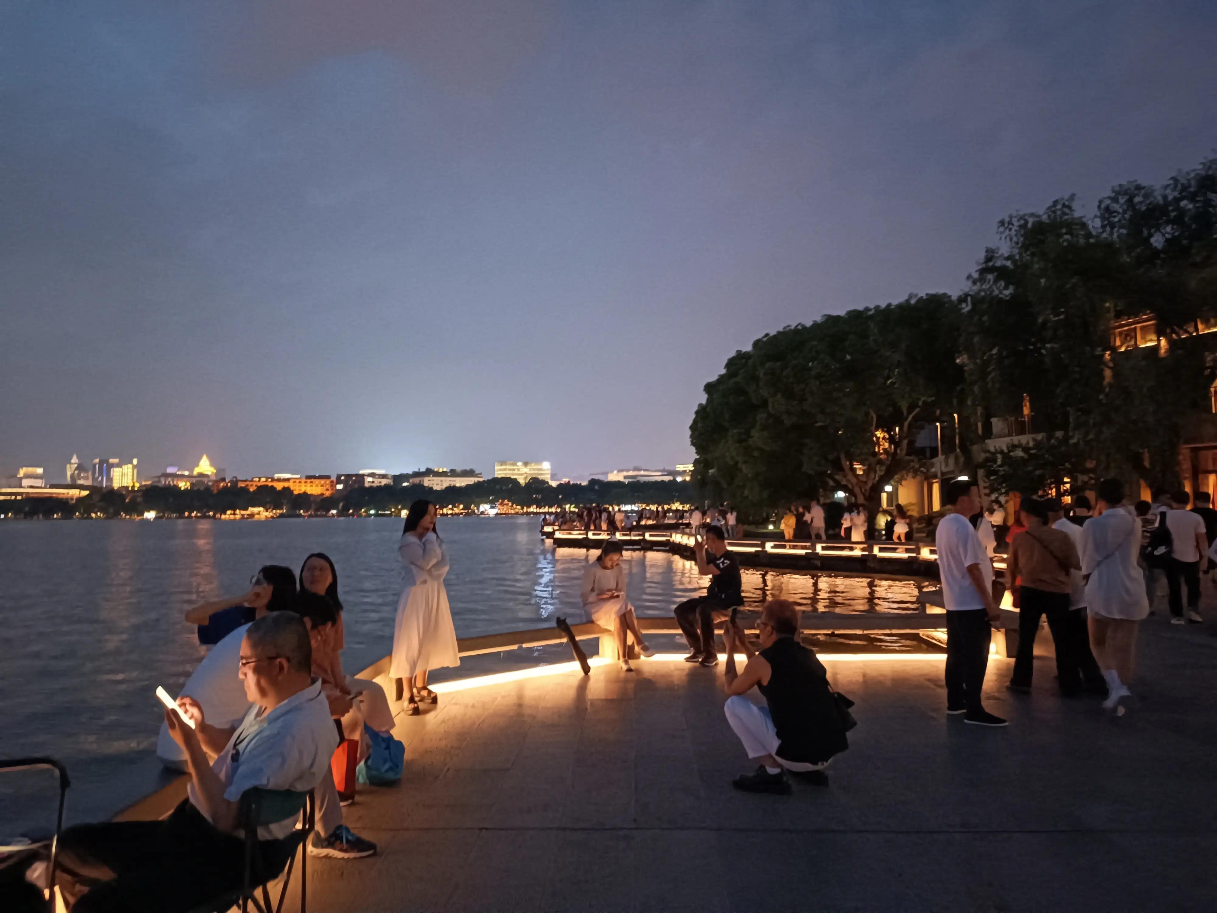 Visit Hangzhou with me - Meixi Lake in the sunset - iNEWS