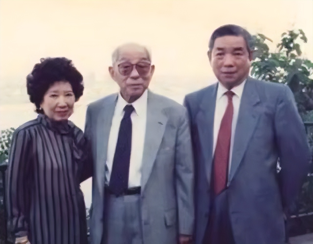 When Zhang Xueliang was 100 years old, descendants of Yang Hucheng went ...