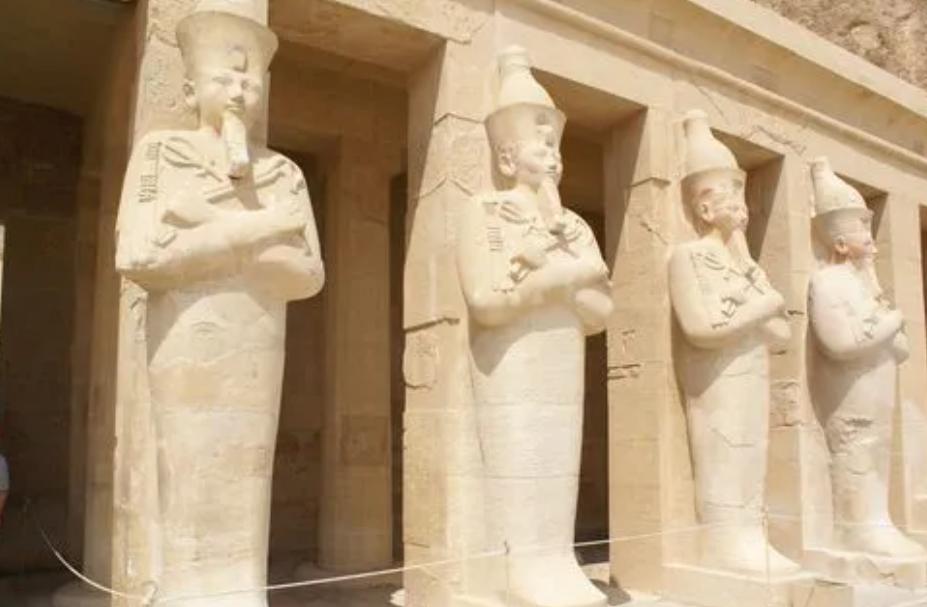 Break with tradition! The world's first queen in history, the most ...