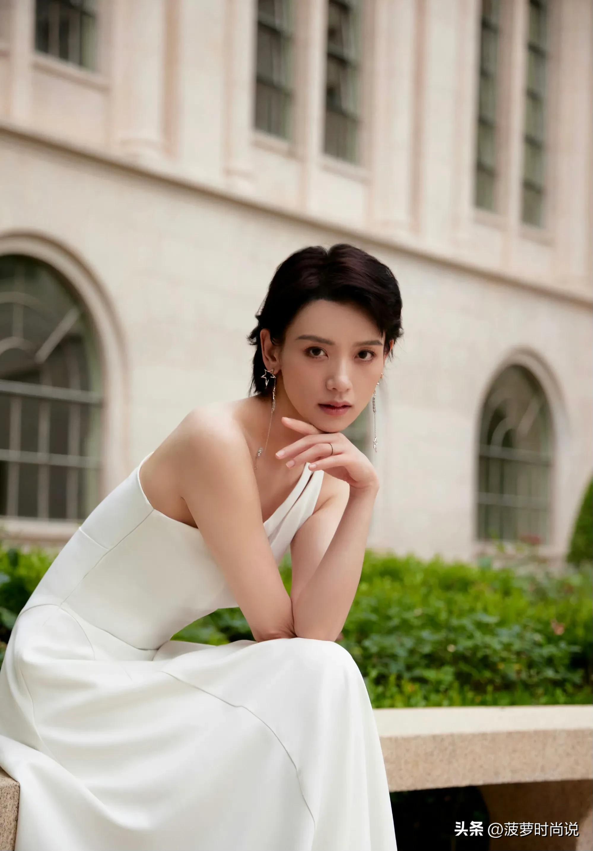 Liu Kaiwei's current girlfriend Li Xiaofeng helped Yang Ying lift her skirt? No wonder Yang Mi ...