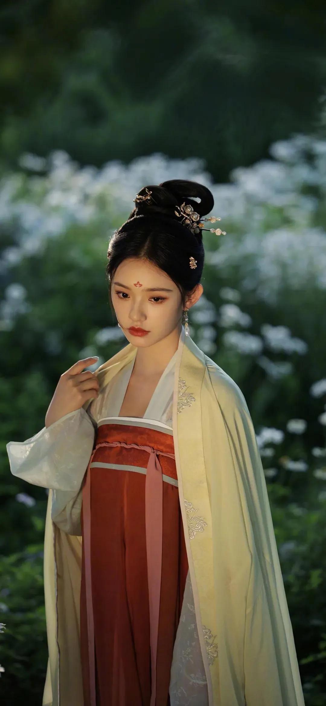 "Lin Yun Wallpaper" has a scene in the heart, and the flowers are full ...