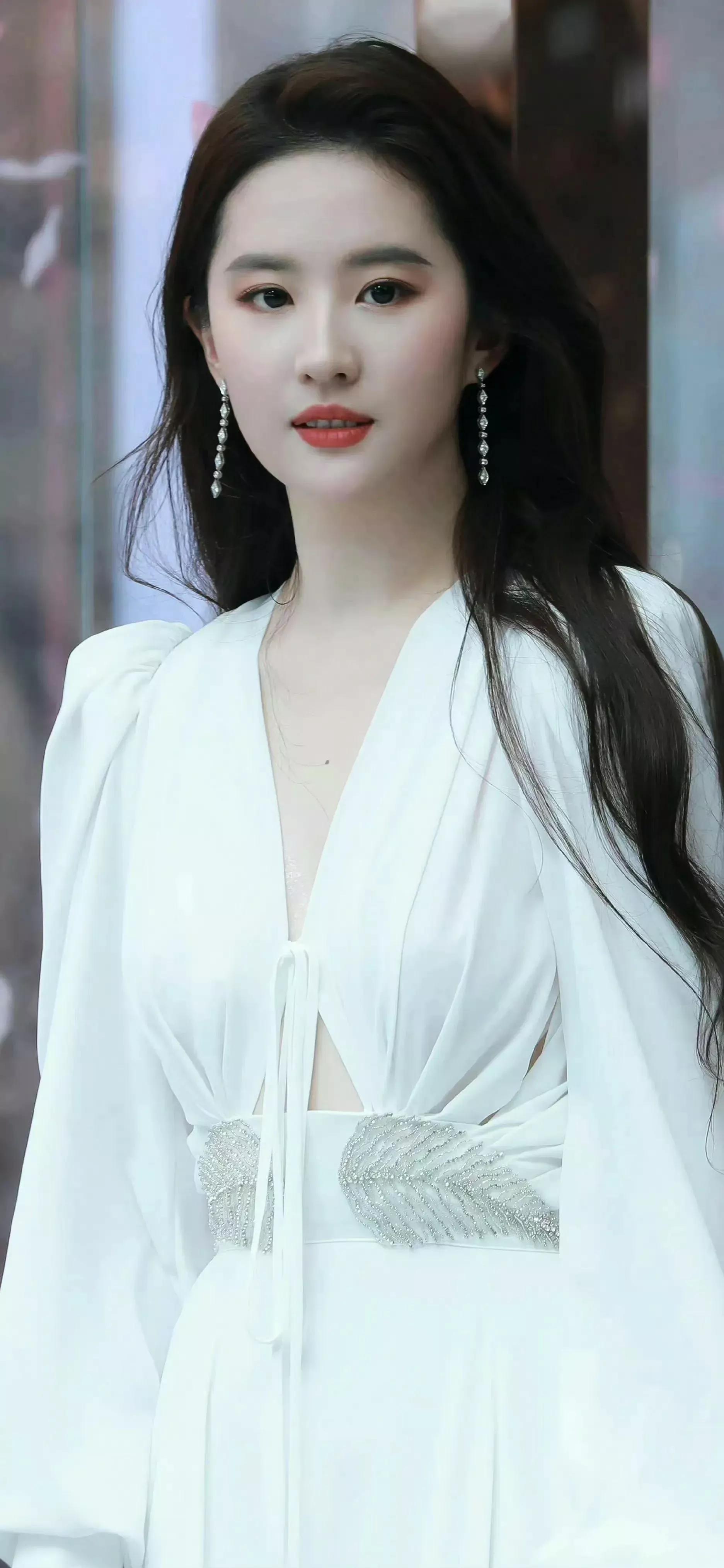 Streaming actresses are really evergreen trees, and they have survived ...