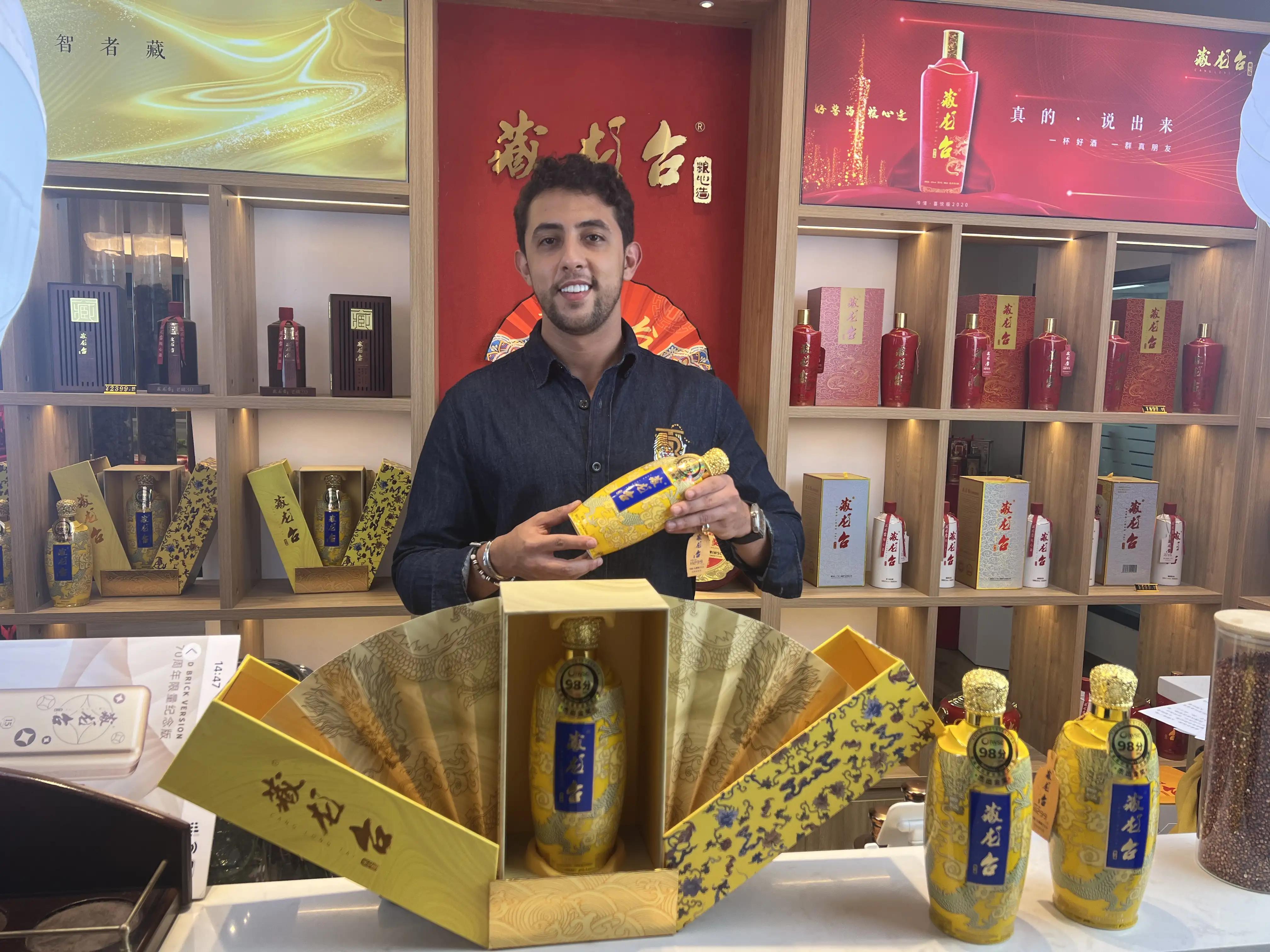 Actor Khalid in the movie "The Homecoming" went to Guangzhou to shoot ...