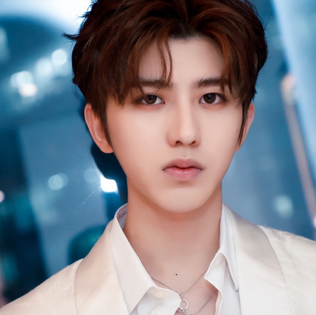 Videos of Cai Xukun's mother's hot dance in the past were exposed. When her son's friend danced ...