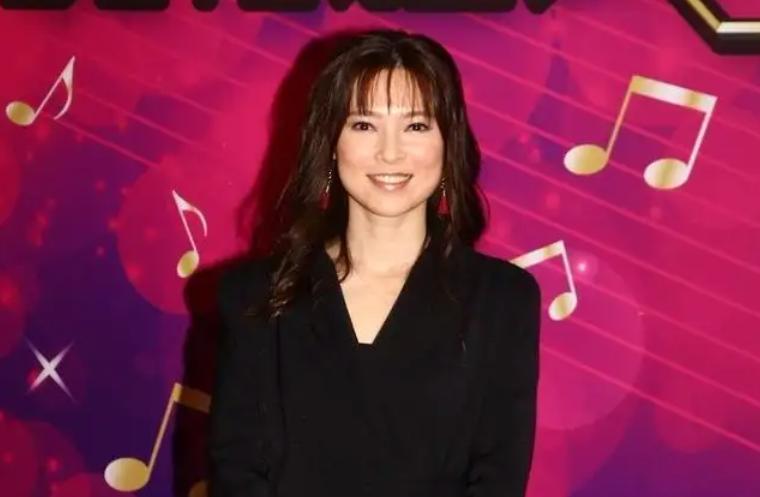 Ou Qianyi: She debuted at the age of 17, married a 15-year-old actor ...