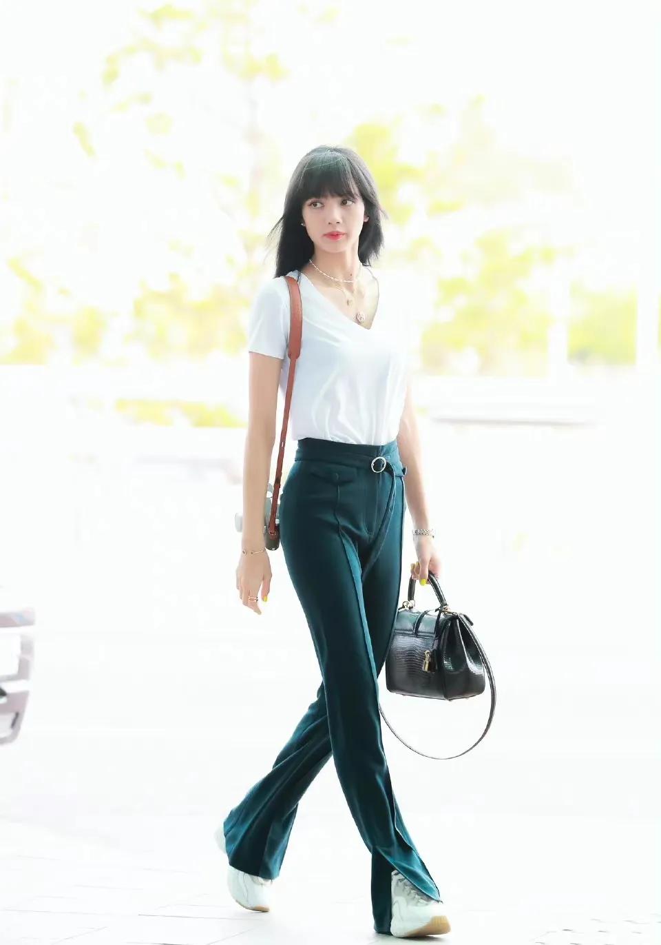 "Barbie on Earth" Lisa, with a standard nine-headed body - iNEWS