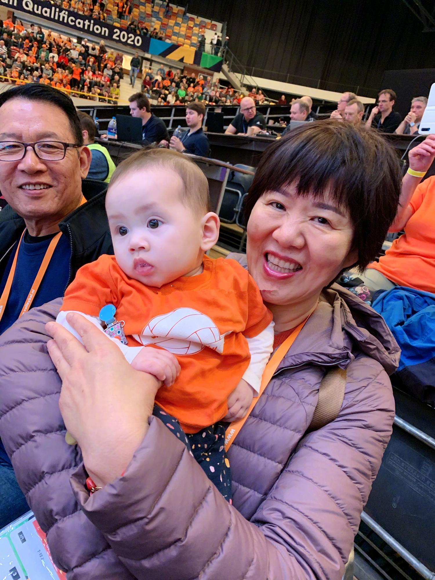 Lang Ping's lover is showing off his wealth in the United States again ...