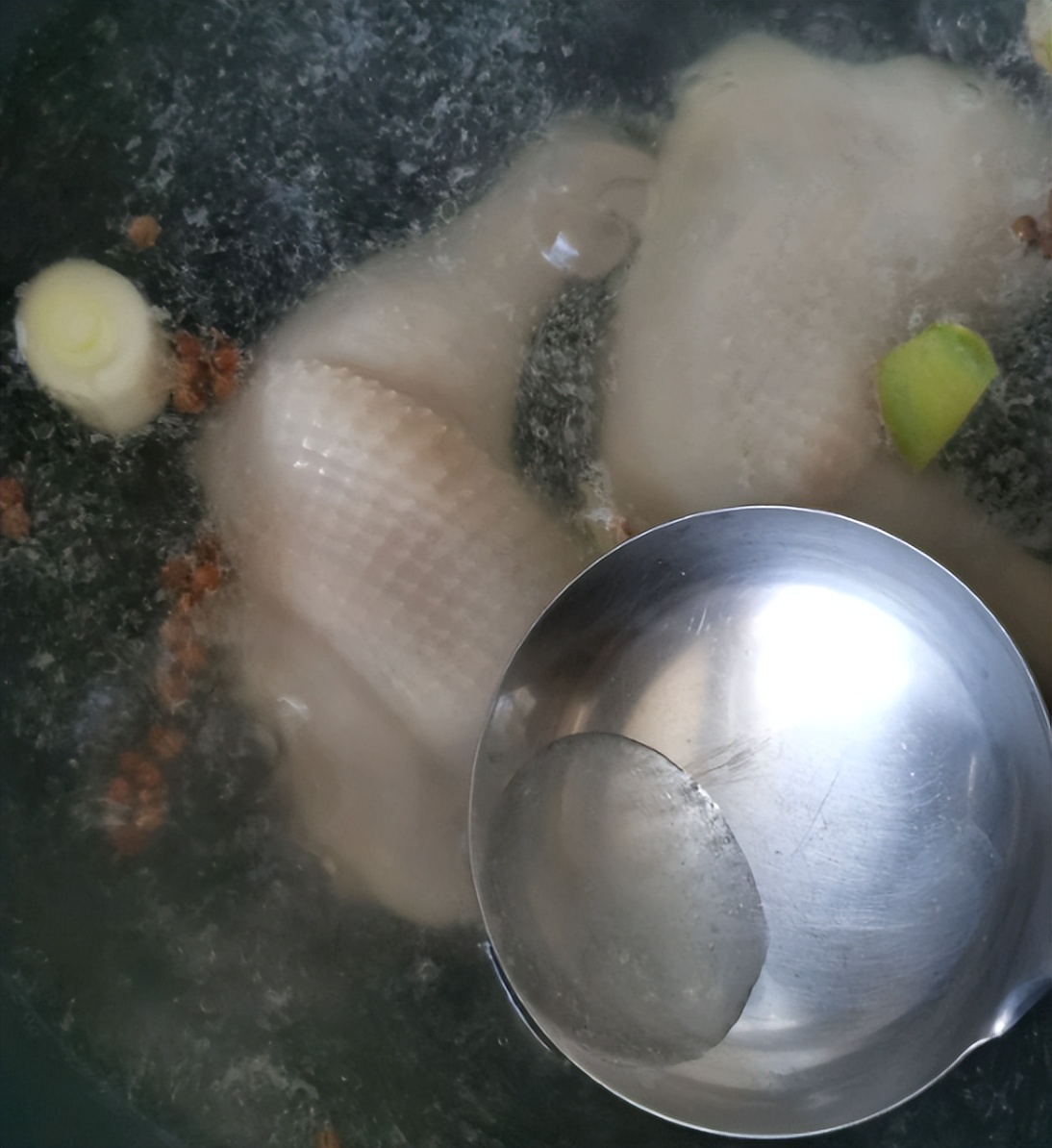 Sichuan-Chongqing style dish [Drool Chicken], spicy and delicious ...