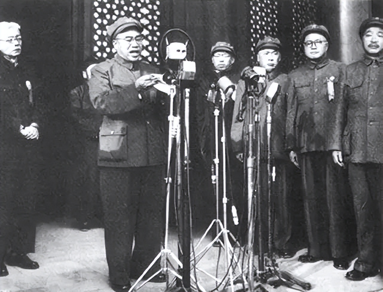 During the Nanchang Uprising, Liu Bocheng was He Long's chief of staff ...