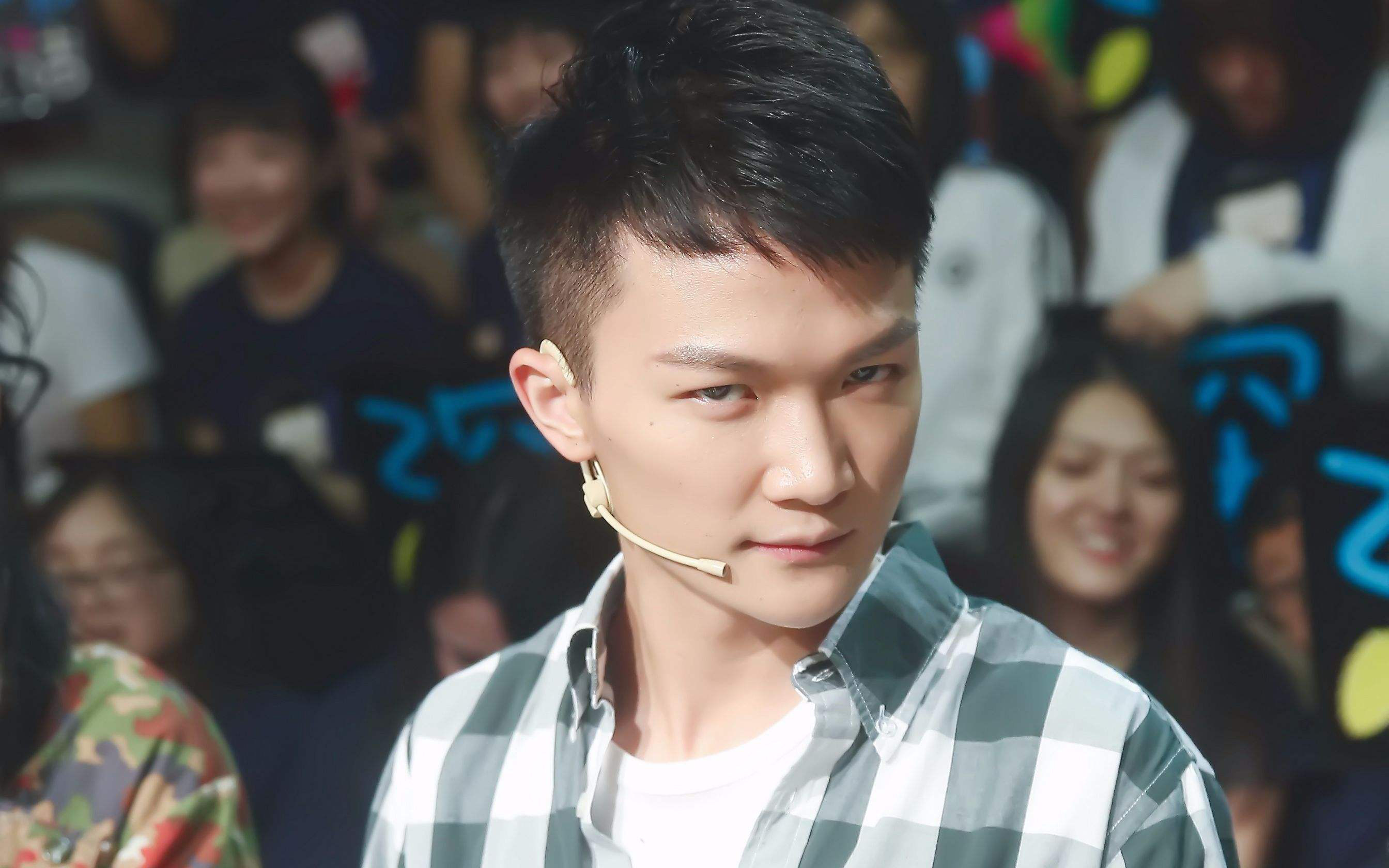 Singer Zhou Shen's fans are too strong, I didn't expect even the barber ...