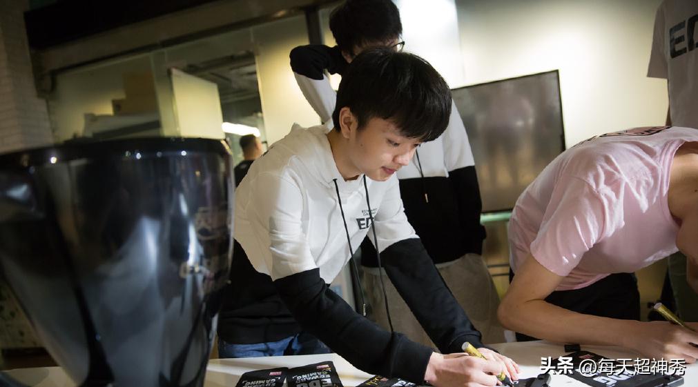 RA has an early holiday, iBoy said: there is no way to go, only takeaway - iNEWS