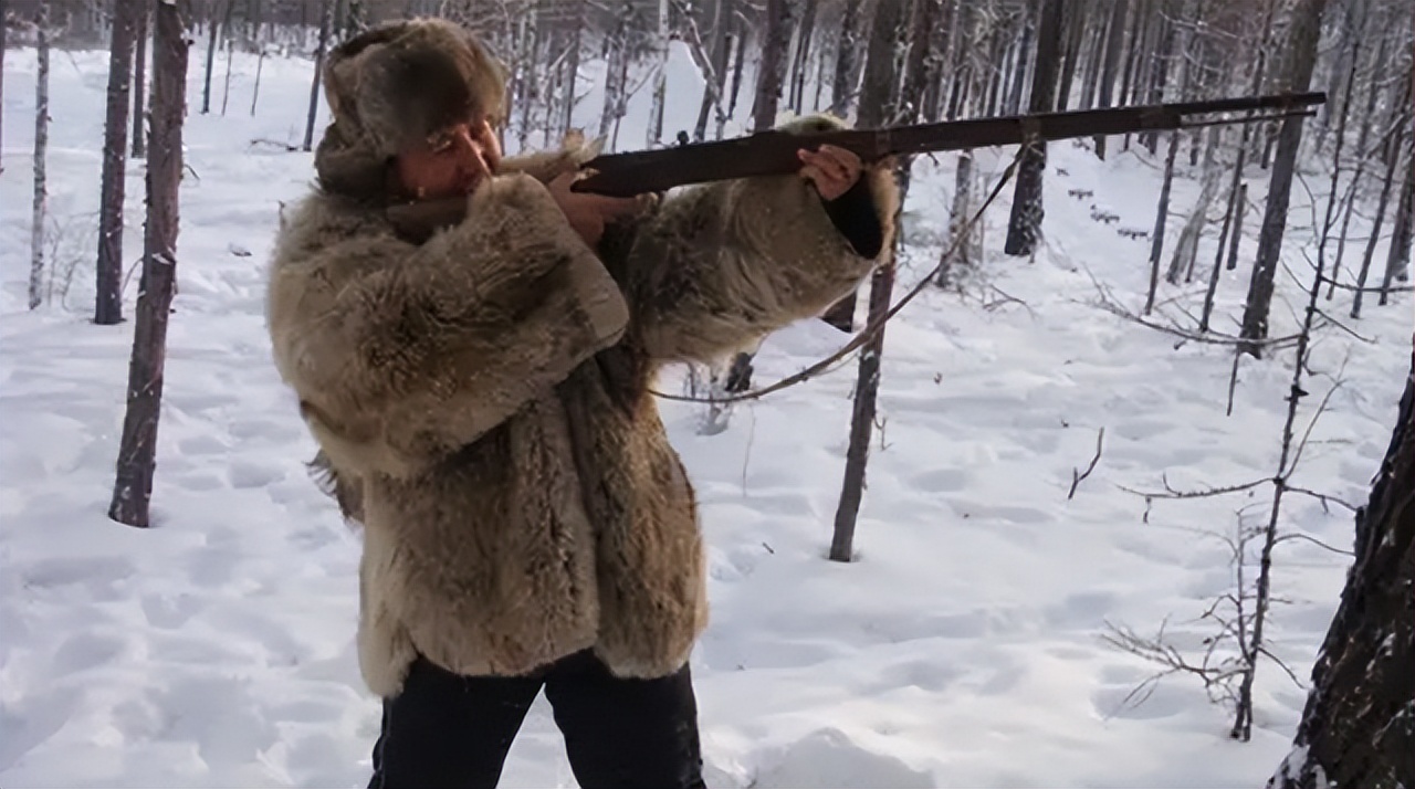 The hunters of the Republic of China hunted in Changbai Mountain. To ...