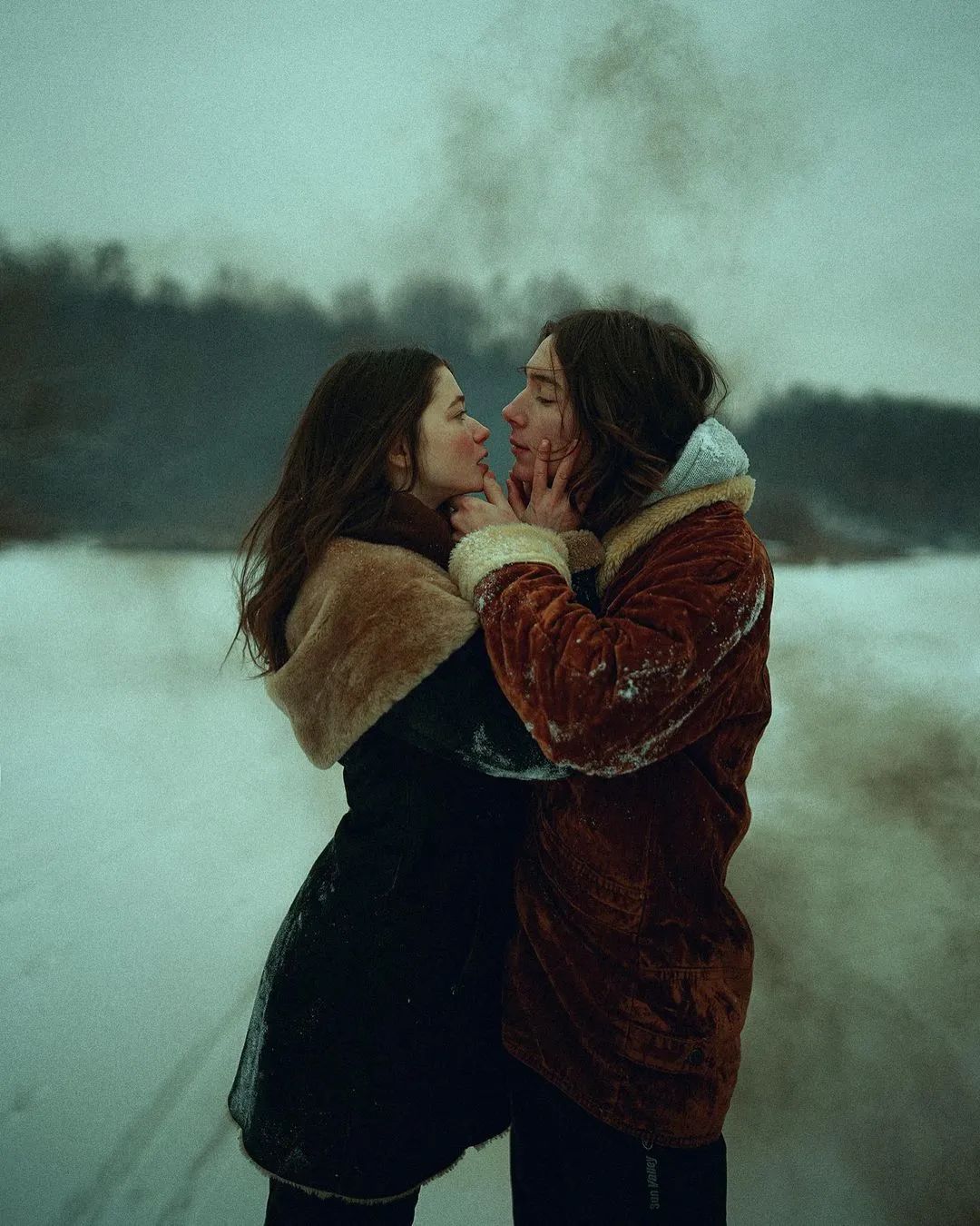 Why are foreign couples' photos so natural? Photographer uses light and ...