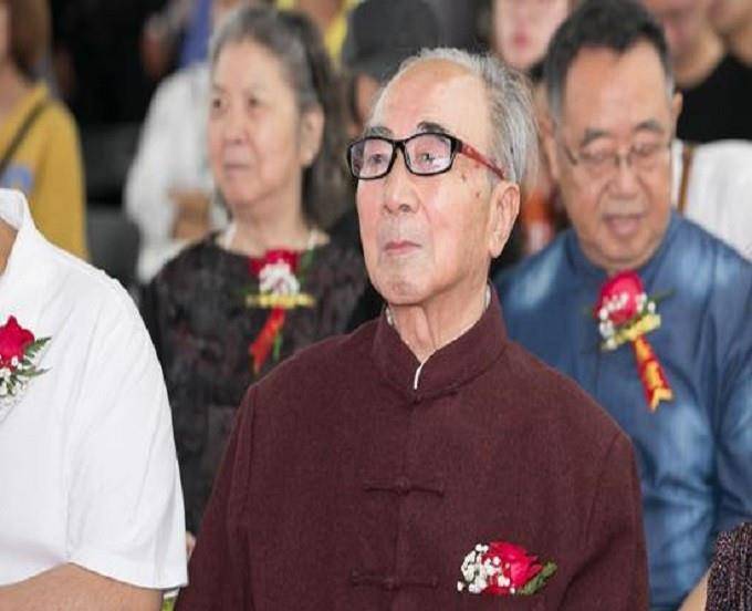 84-year-old Zhang Ruiling: After practicing regular script for 70 years ...