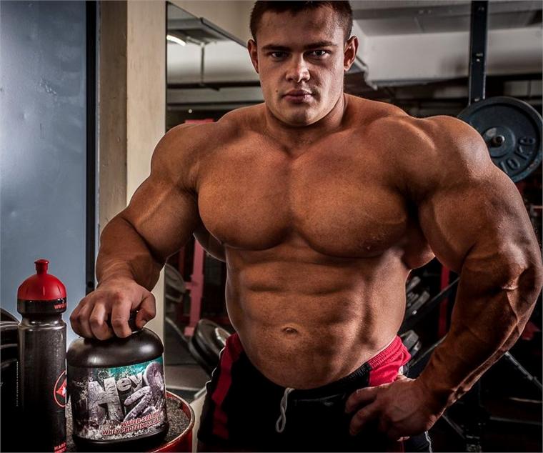 Russia's "bodybuilding prodigy", whose figure is like a muscular ...