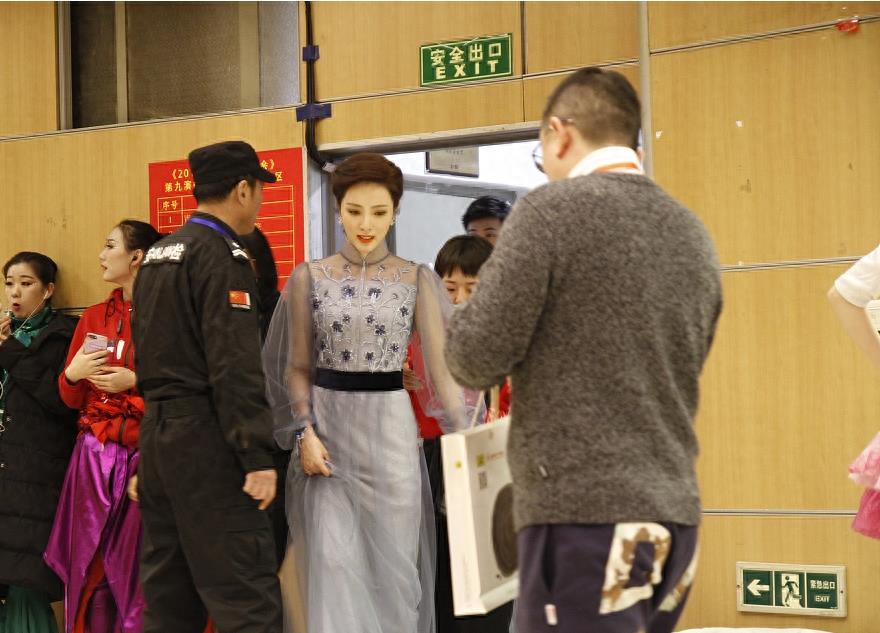 CCTV host Li Sisi officially announced her resignation! The real reason ...