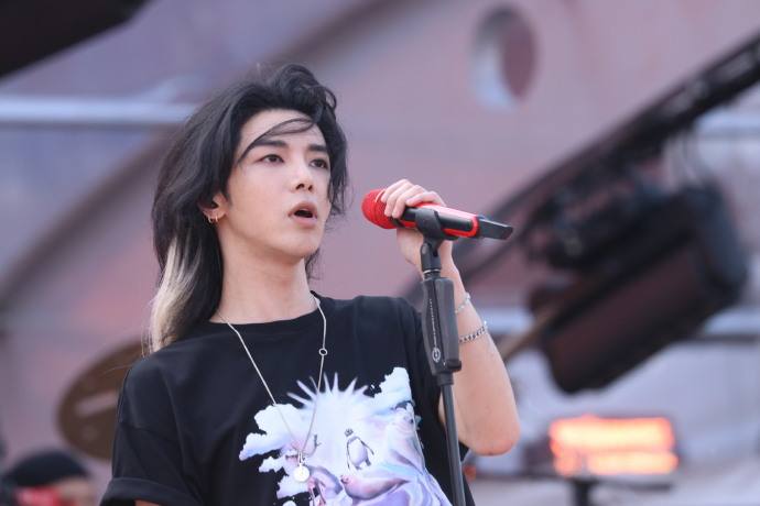 Singer Pang Mailang, Singer Hua Chenyu - iNEWS