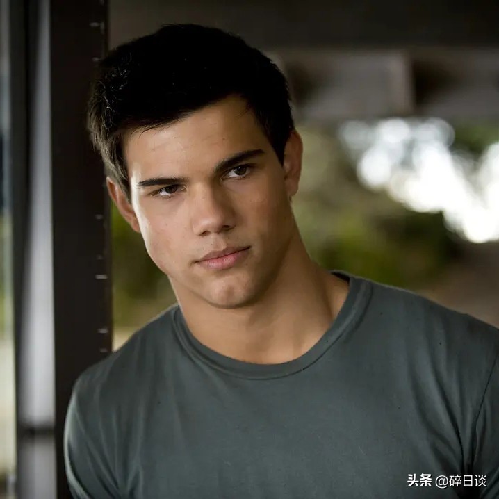 Movie and TV Characters "Taylor Lautner" A werewolf trendy man with a ...