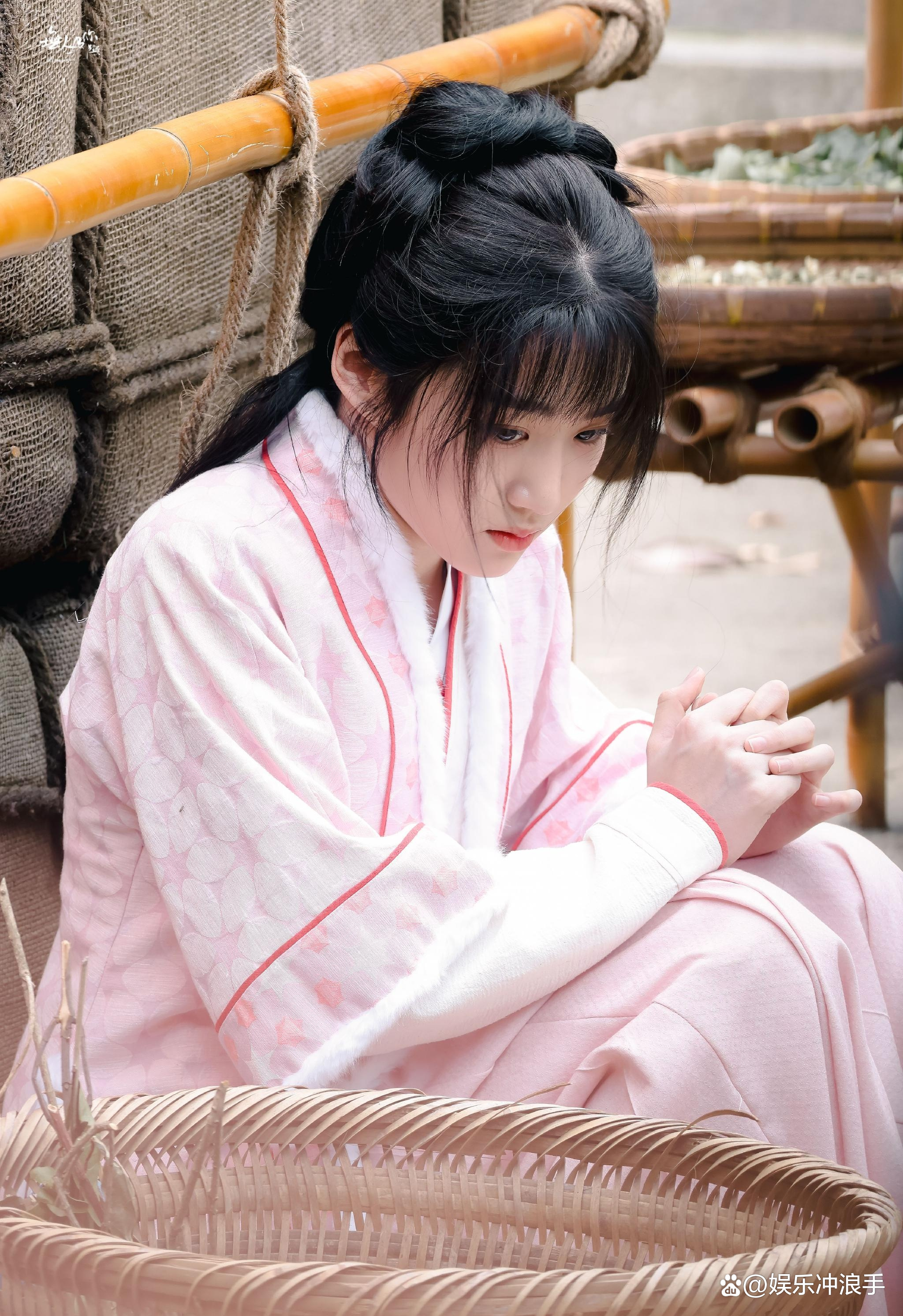 Zhang Jingyis Xihuazhi Style Exposure Her Partner Hu Yitian Starred