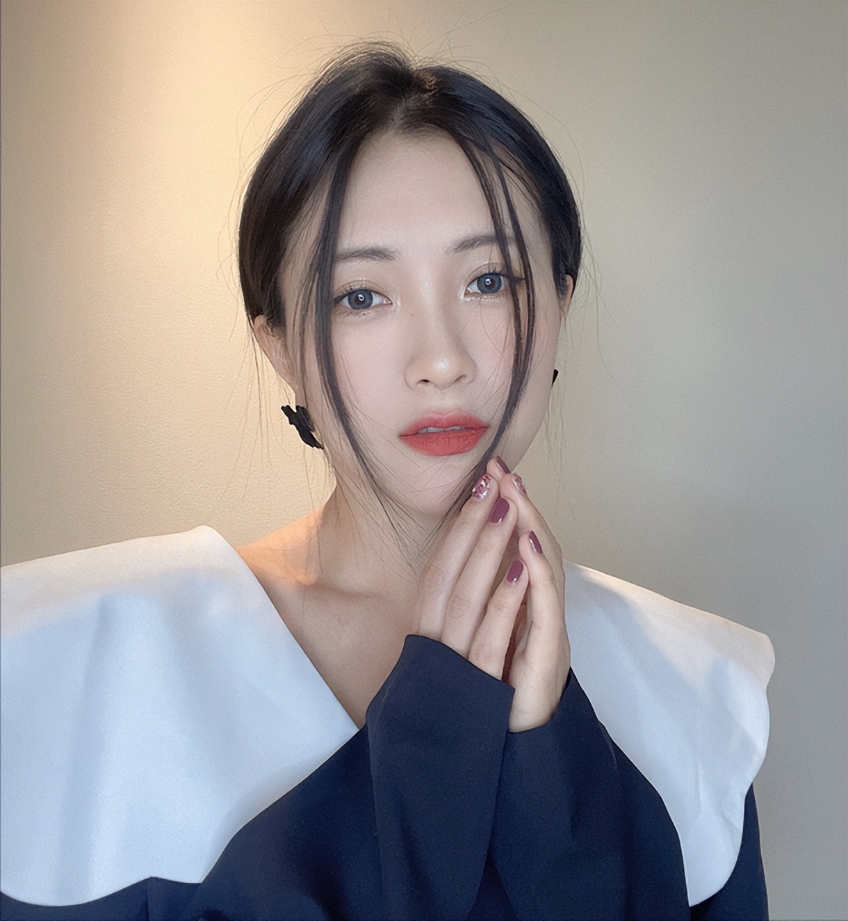 After so many years of self "brainwashing", it's time for Bao Wenjing to wake up - iMedia
