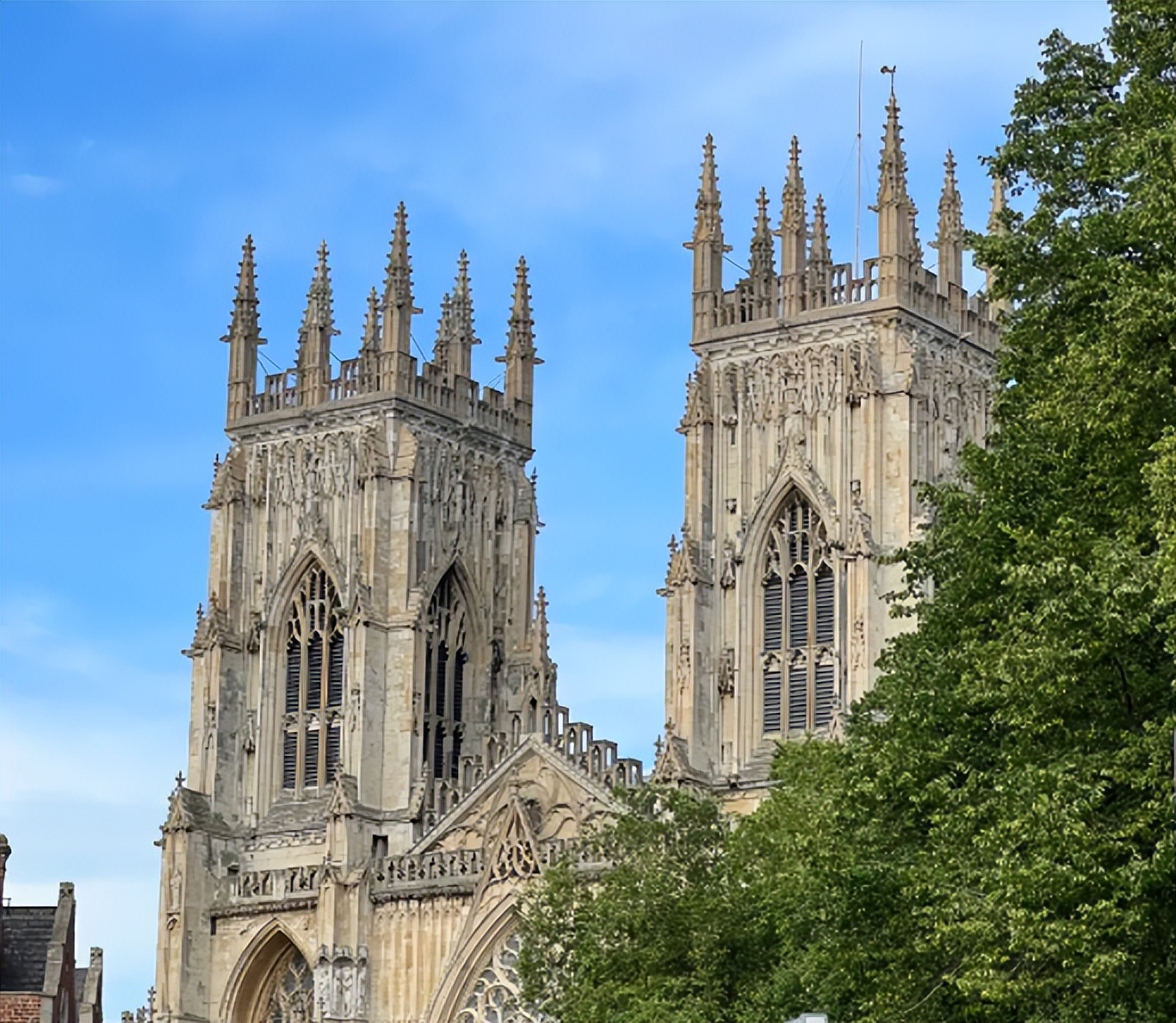 What are the similarities and differences between British architecture ...